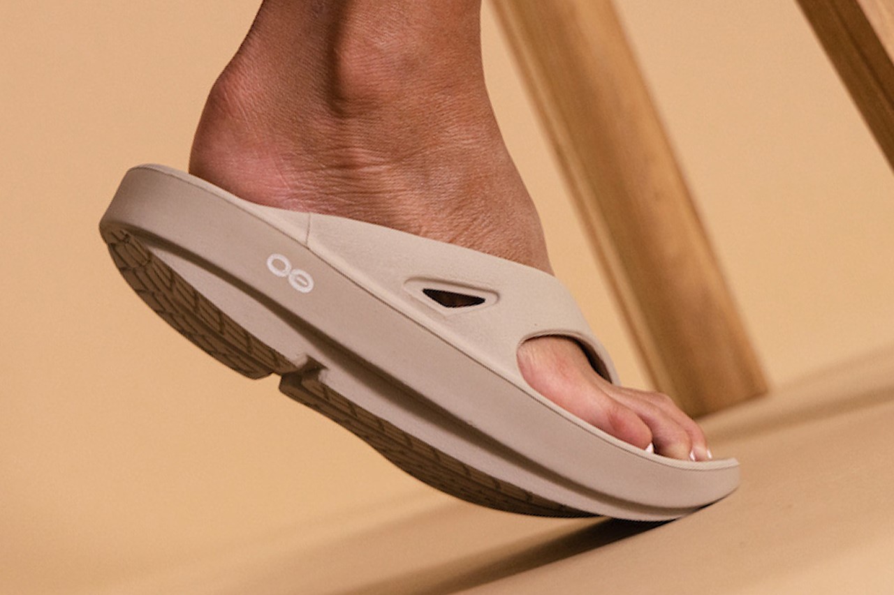 老虎伍茲 Tiger Woods 到 超模吉賽兒 頂尖運動員跟名人都愛的 OOFOS 紓壓鞋領導品牌