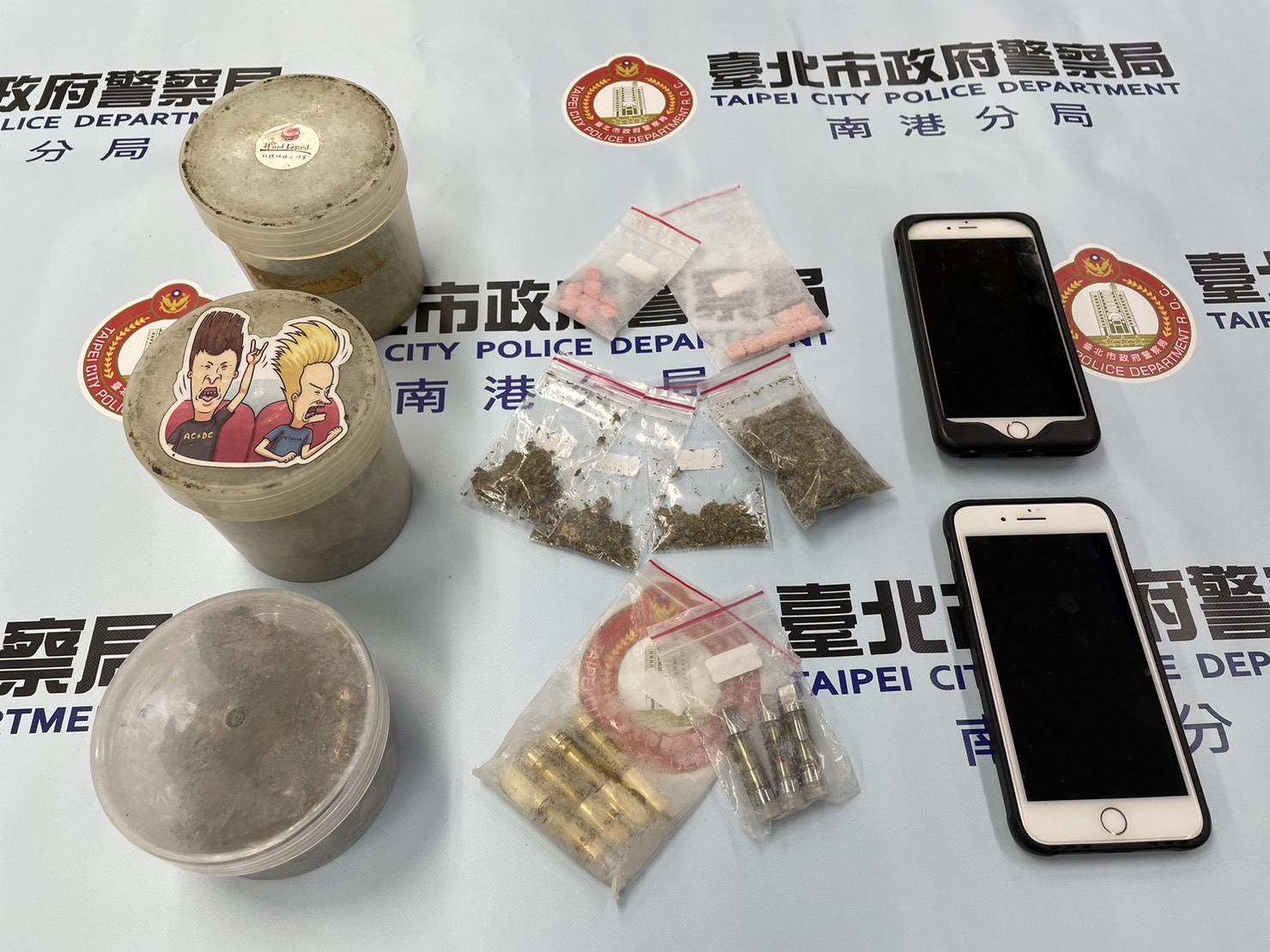 地下音樂界雷鬼教父「愛吹倫」涉毒|南港警人贓俱獲溯毒源