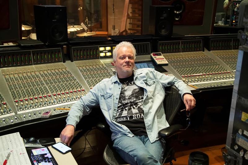 葛萊美音樂大師持槍挾持妻小 遭警方射殺享年54歲