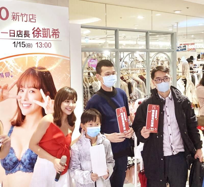好運兔YOU! 2023莎薇代言人徐凱希新竹SOGO一日店長「挺美」直播過新年