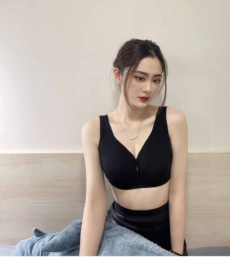 23歲女模李云瑄Nini熱愛拍照 妝髮、穿搭有一套