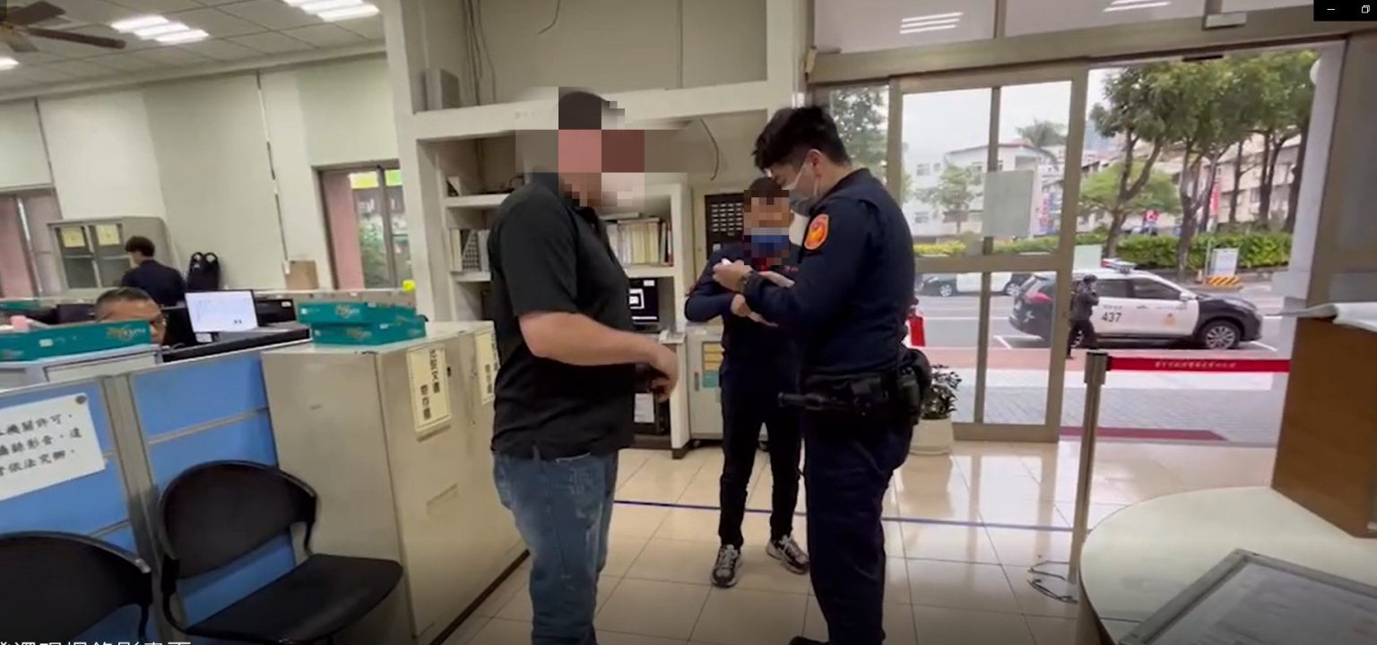 「Taiwanese police are awesome」｜中市警善助外籍夫婦尋回手機