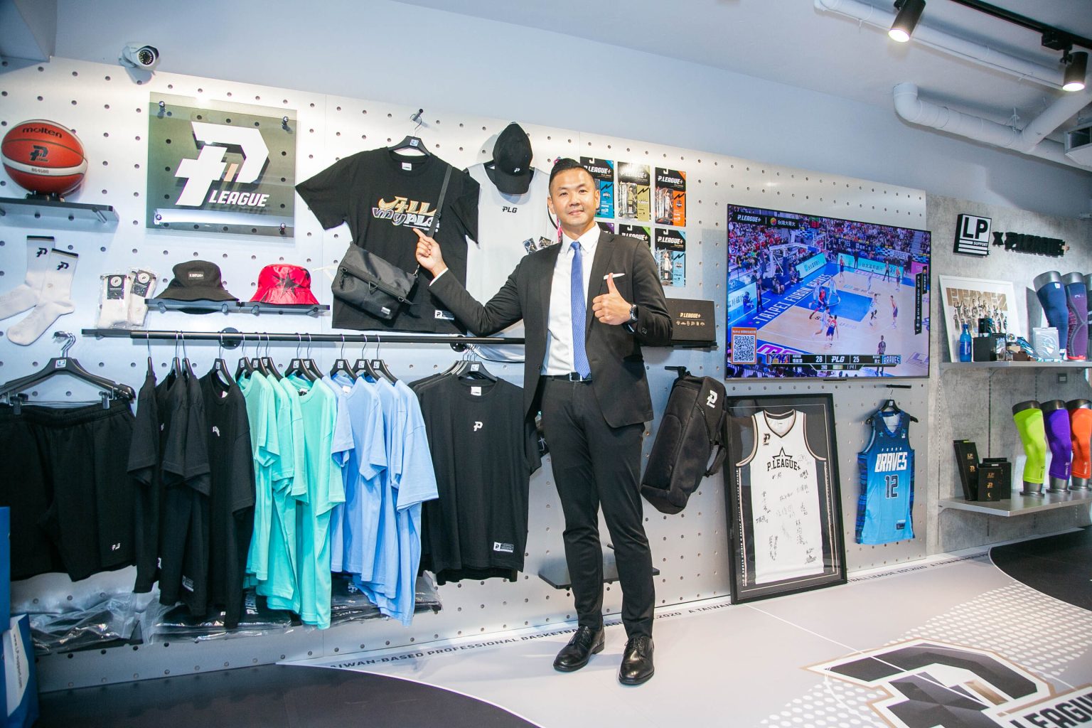 《籃球》LP亞太區首間品牌概念店LP Lab進駐台北東區 PLG來站台