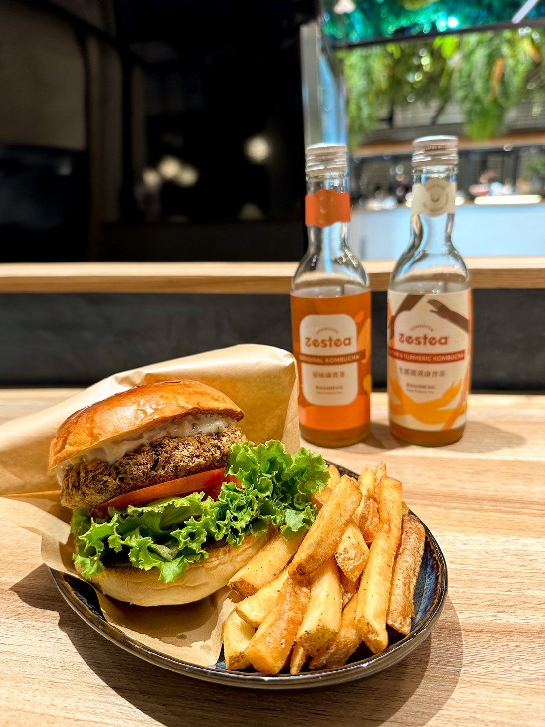 Blue Fish +Blue Fish Bar 新品黑鮪魚堡聯袂上桌