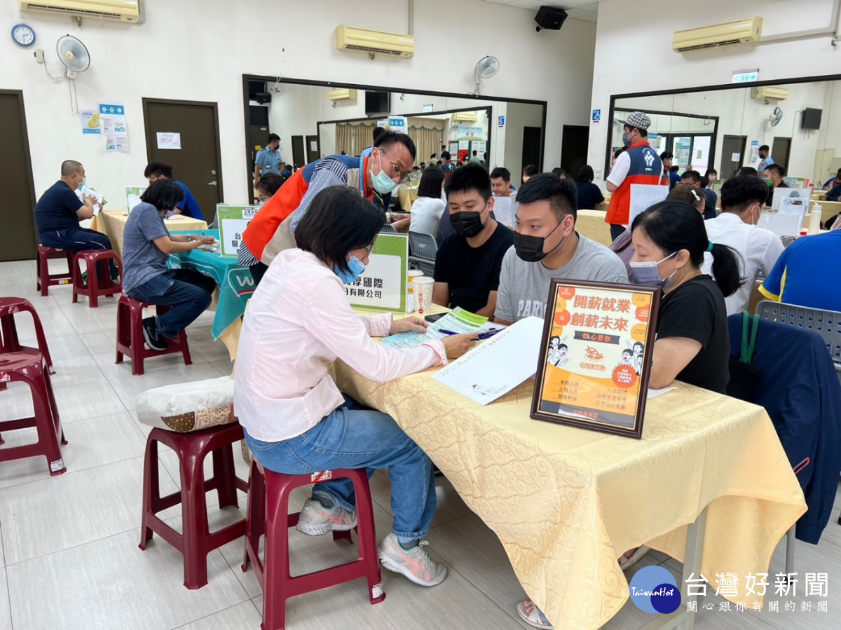 畢業季來臨 桃竹苗區5場徵才共釋出4000個職缺