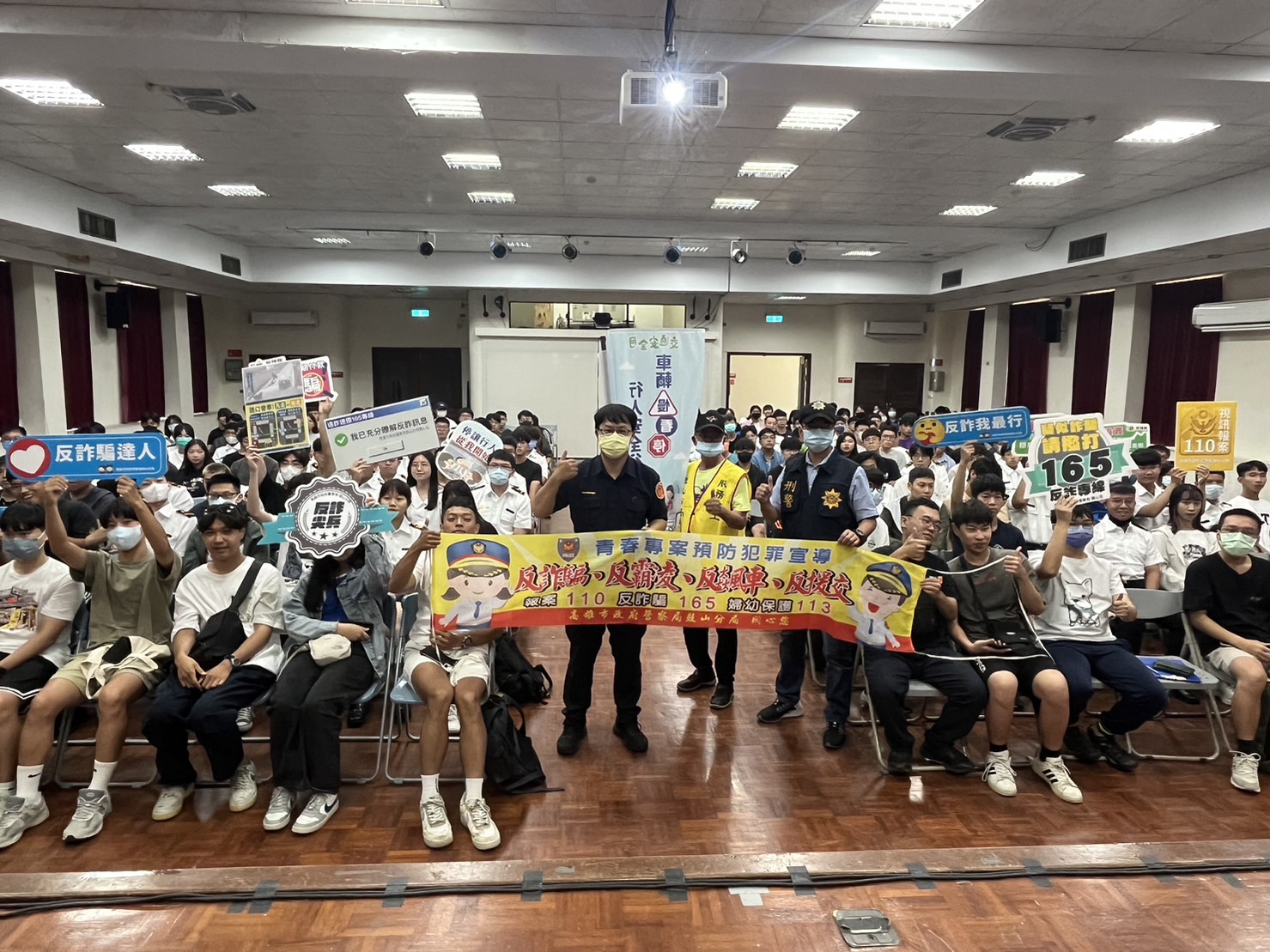 阿昭署長跟高科大校長共同獻「聲」 鼓山警強化大學新鮮人「識詐」宣導