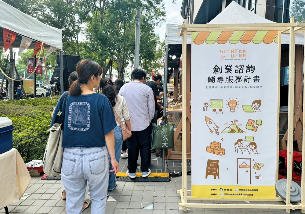 逛市集、購好禮 桃竹苗分署「鳳凰市集」助30家微型創業店家展售行銷特色招牌商品