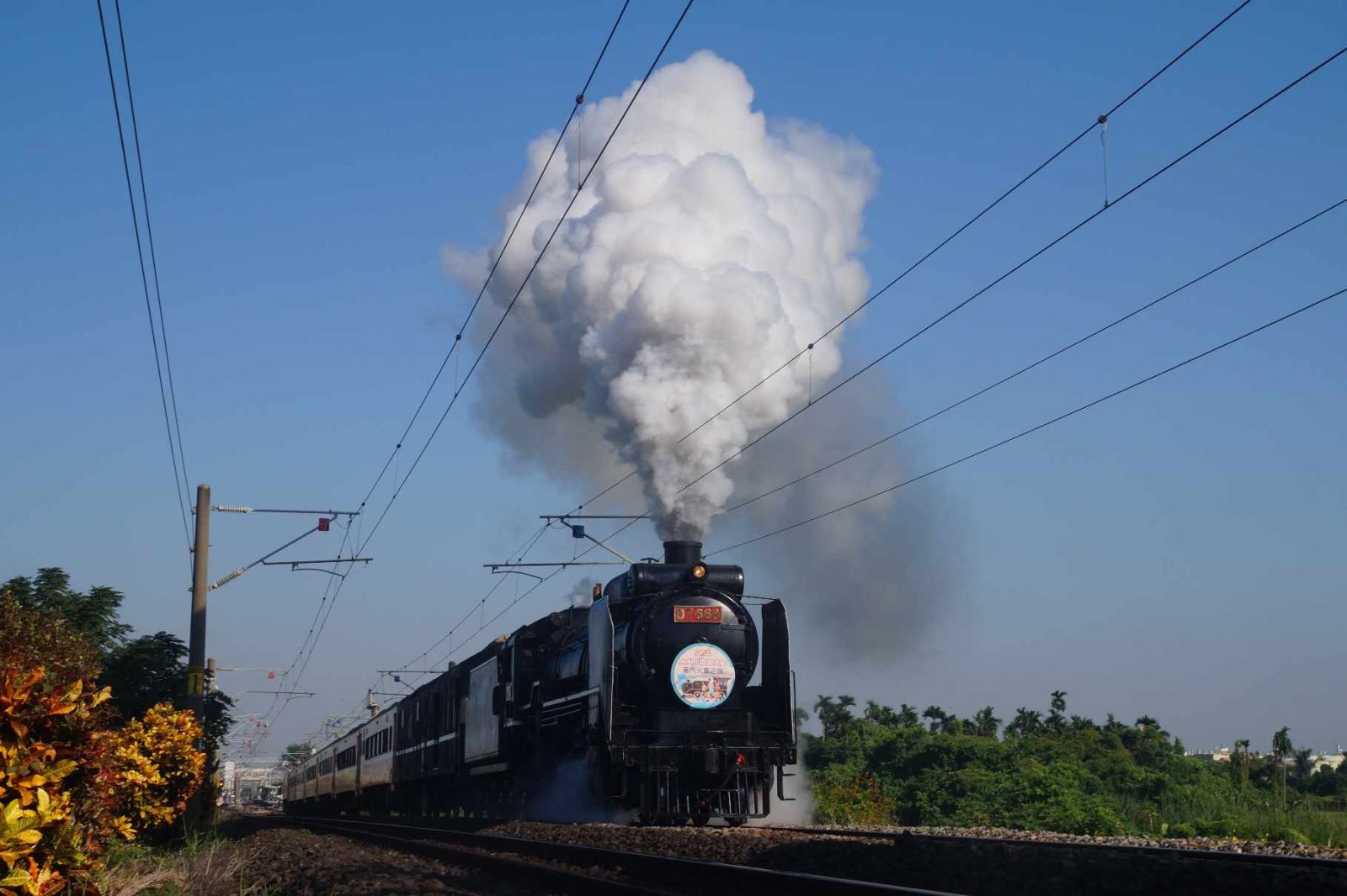 （有影片）／二水國際跑水節港日遊客初體驗搭國王號DT-668蒸汽火車