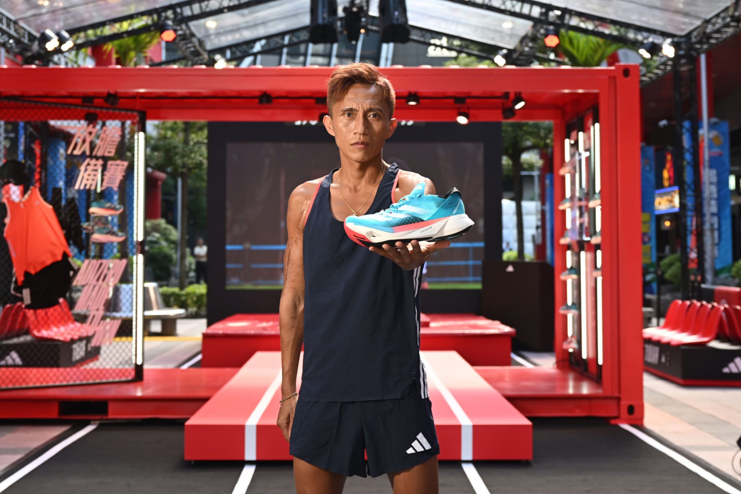 《ADIZERO RUNBASE飆速跑者基地》挑戰黑色閃電蔣介文臺北馬冠軍配速