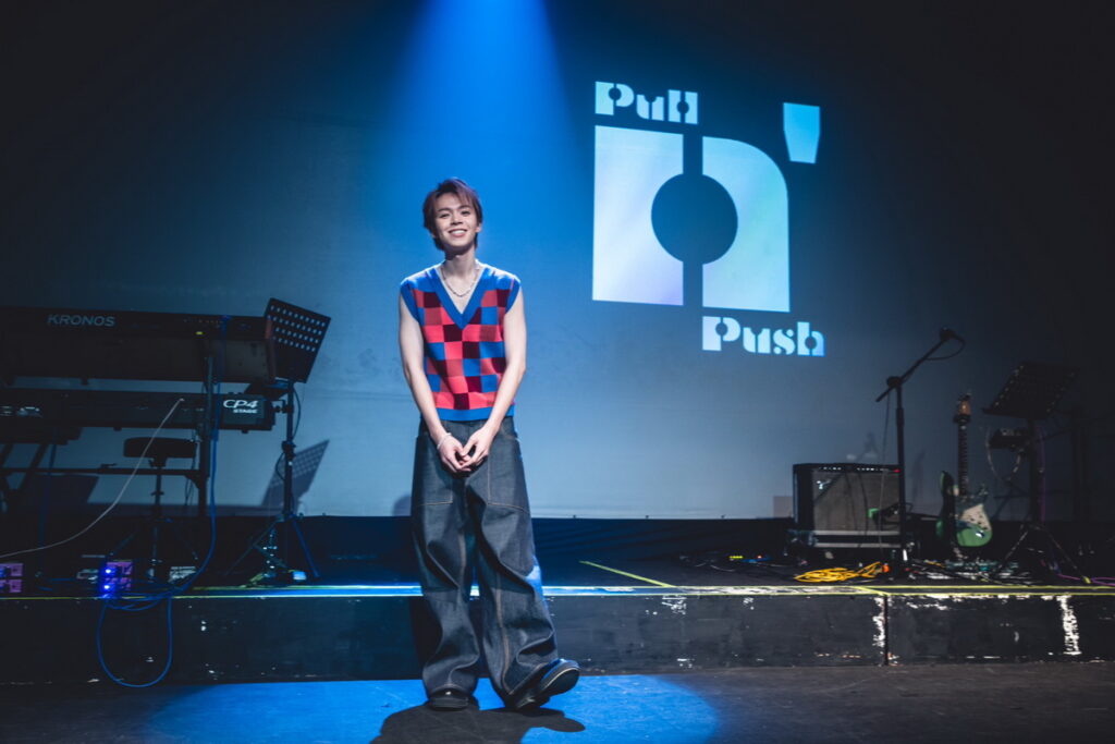 黃氏兄弟的瑋瑋開唱 化身「瑋他命男孩」 百萬YouTuber跨界成為創作歌手 首張EP開賣一小時榮登冠軍寶座