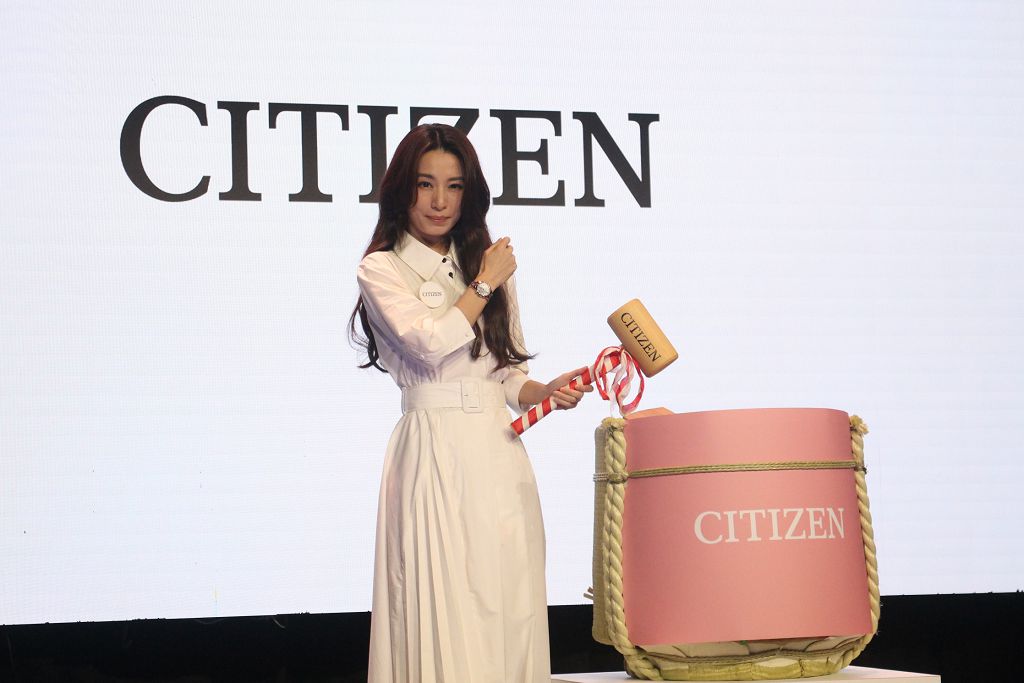 Hebe 田馥甄再代言 CITIZEN 精品女錶 新款登場以紅金色系配色迎龍年