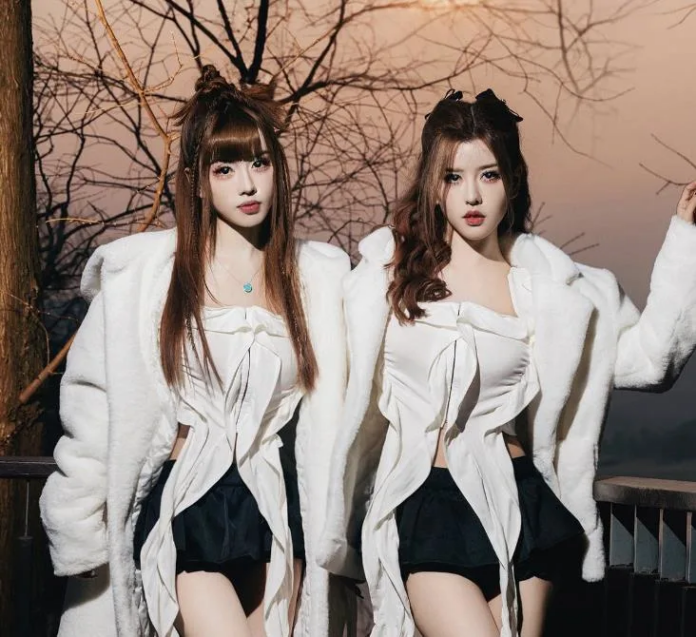 By2長相分歧？網友見近照驚問：旁邊那人是誰？