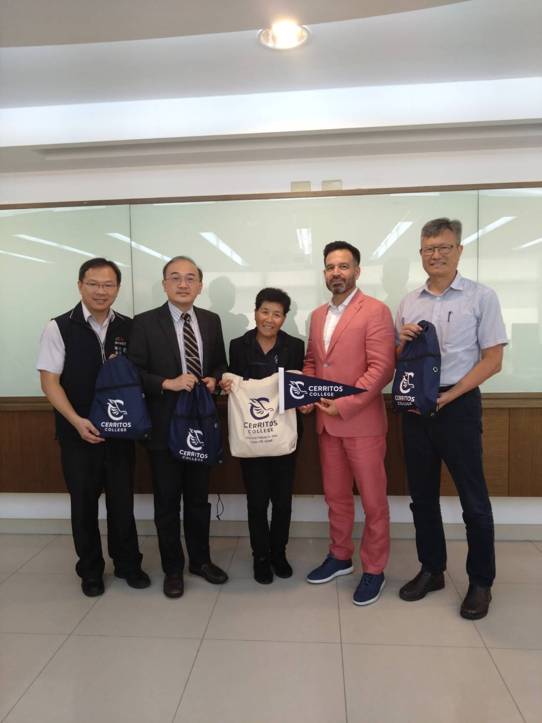 深化合作、共同培育學生 中市教育局、靜宜大學、美國加州喜瑞都學院簽訂MOU