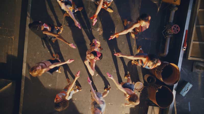 每個女人的世界都需要一支Womanizer！凱蒂佩芮新歌〈Woman’s World〉與知名德國女性愉悅精品共舞 火辣MV湧400萬粉搶看！