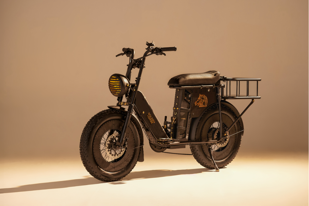 一輛移動的限量電影藝術品 金馬61攜手SEic推聯名電輔車