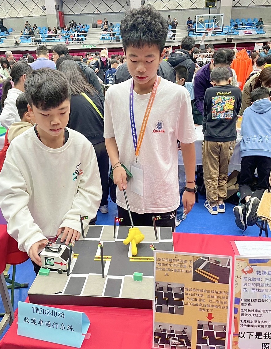 漾新聞|永芳國小四生應變與便利性發明獲2025「IEYI世界青少年發明展」1金1銀