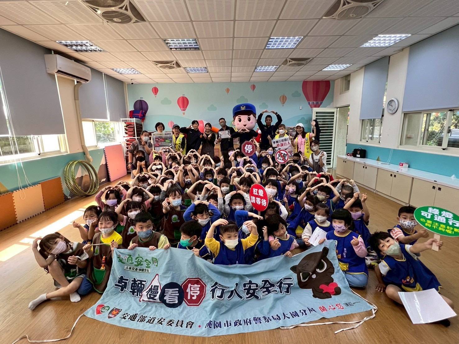 大園警攜手幼兒園舉辦交安宣導 學童：長大也想當警察！