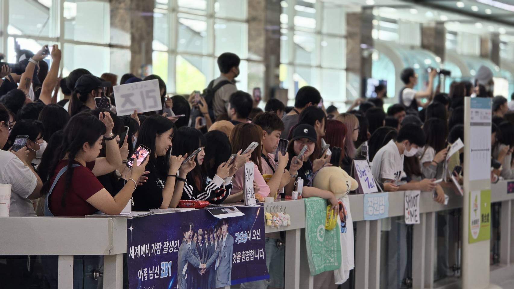 直擊／韓流旋風湧高雄！《KT POP》卡司陸續抵台