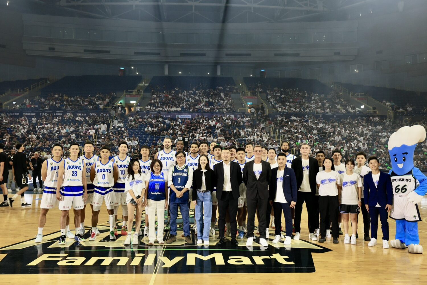 TPBL 2025-2026賽季例行賽 高雄全家海神主場開幕戰 陳其邁到場應援支持在地球隊