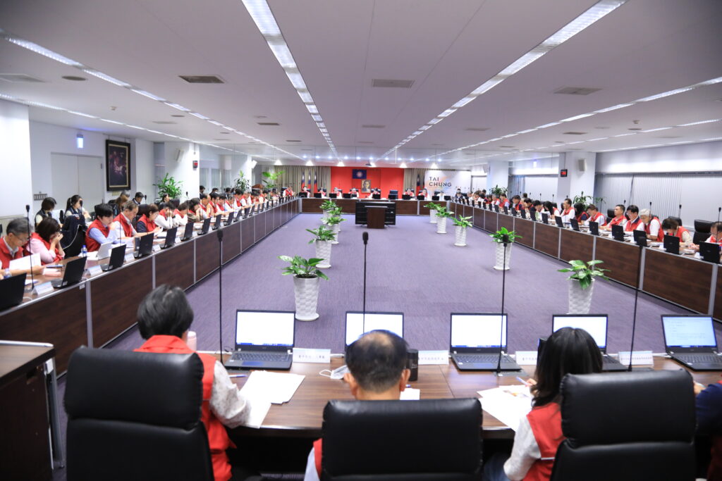 中市府防疫全府級會議 盧秀燕：疫情清零圍堵在個案案場